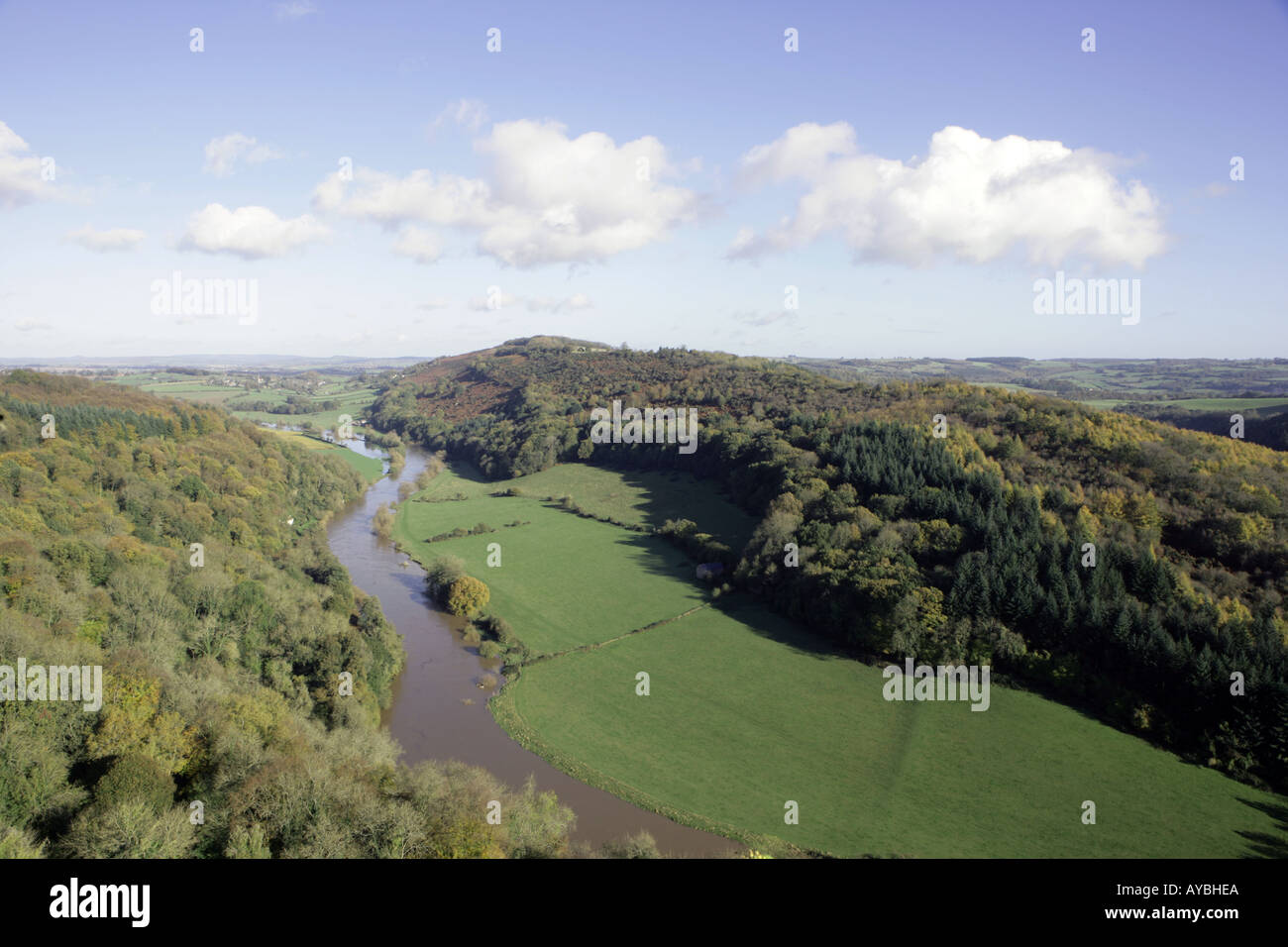 The stunning view of the River Wye from Symonds Yat Rock in the Forest ...