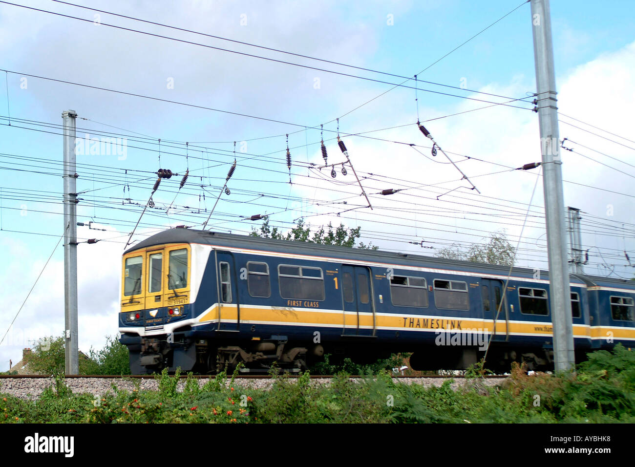 thameslink class 319 train on the midland main line Stock Photo - Alamy