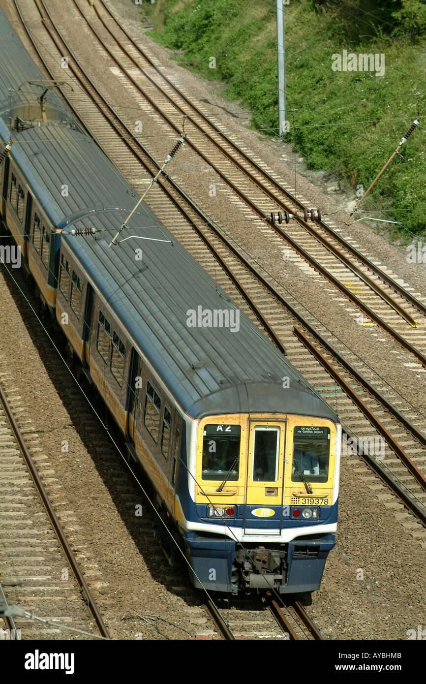 Thameslink class 319 train travelling hi-res stock photography and ...