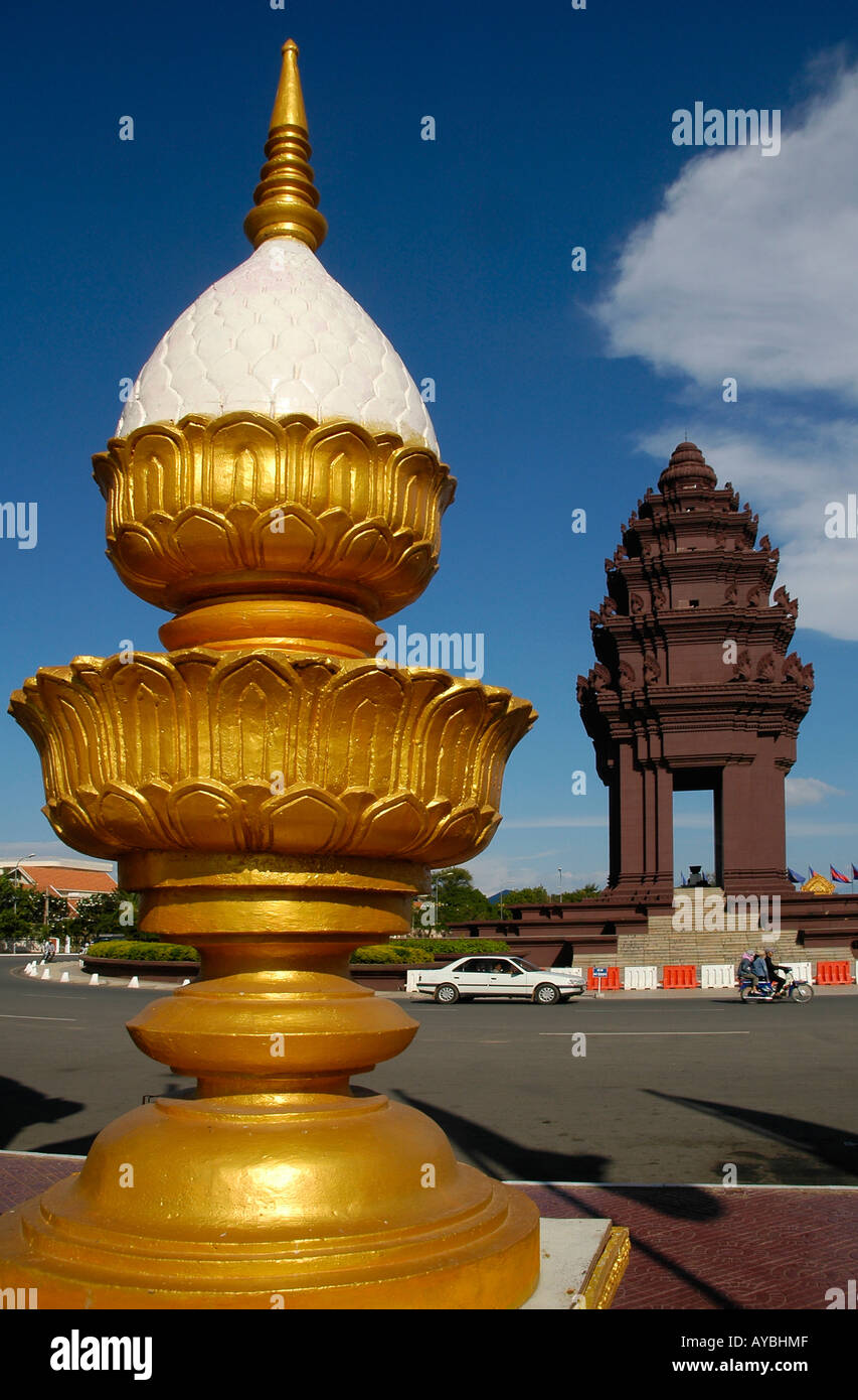 Independence Monument, Phnom Phen, Cambodia Stock Photo - Alamy