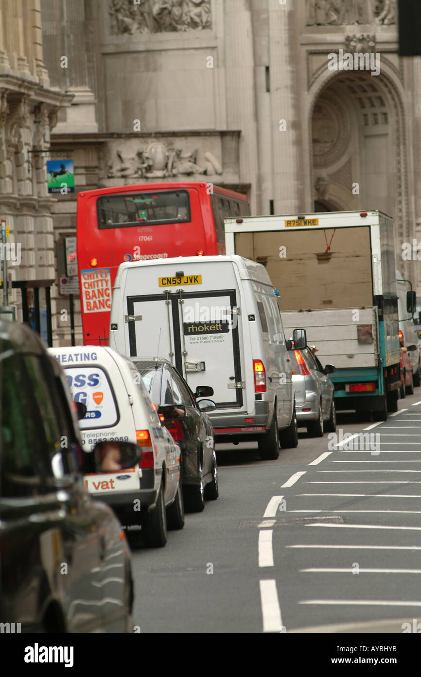 Busy street london traffic jam hi-res stock photography and images - Alamy