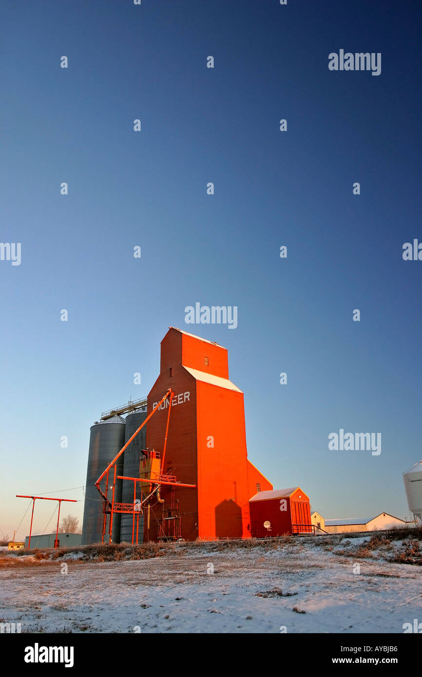 The grain elevator at Bethune in scenic Saskatchewan Stock Photo - Alamy
