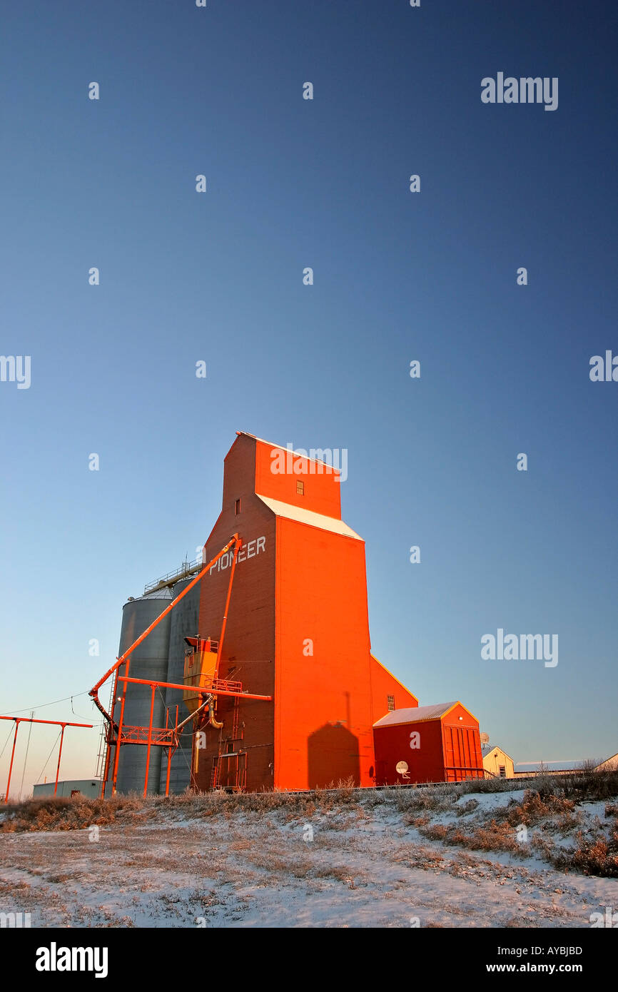 The grain elevators at Bethune in scenic Saskatchewan Stock Photo - Alamy