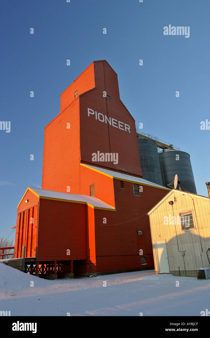 The grain elevators at Bethune in scenic Saskatchewan Stock Photo - Alamy