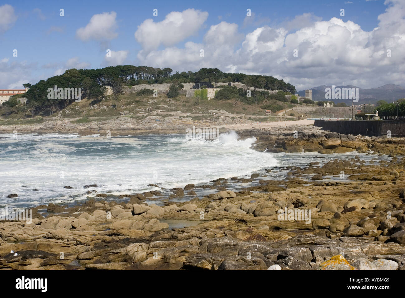 Parapet walls hi-res stock photography and images - Alamy