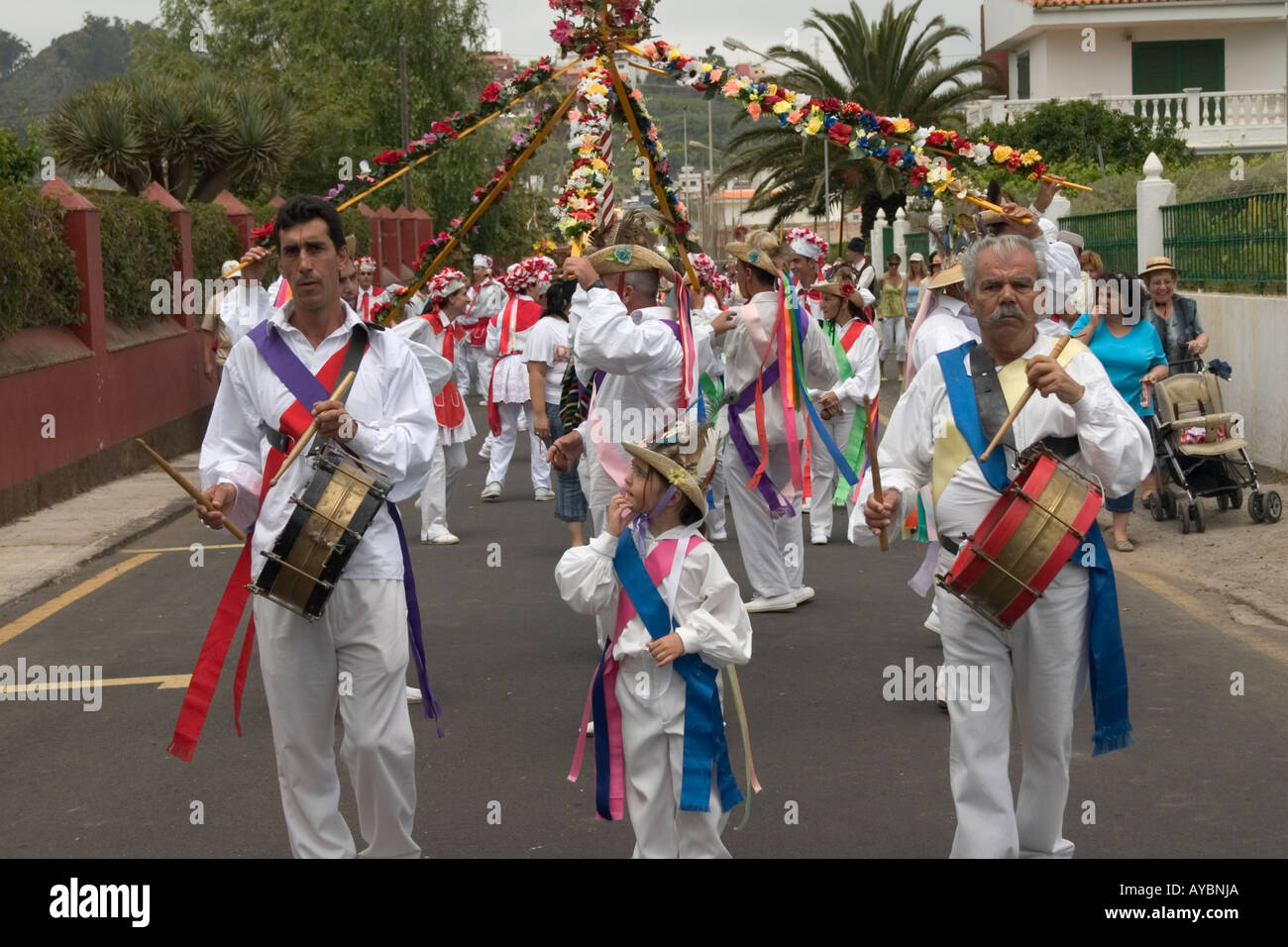 Fiesta maypole hi-res stock photography and images - Alamy