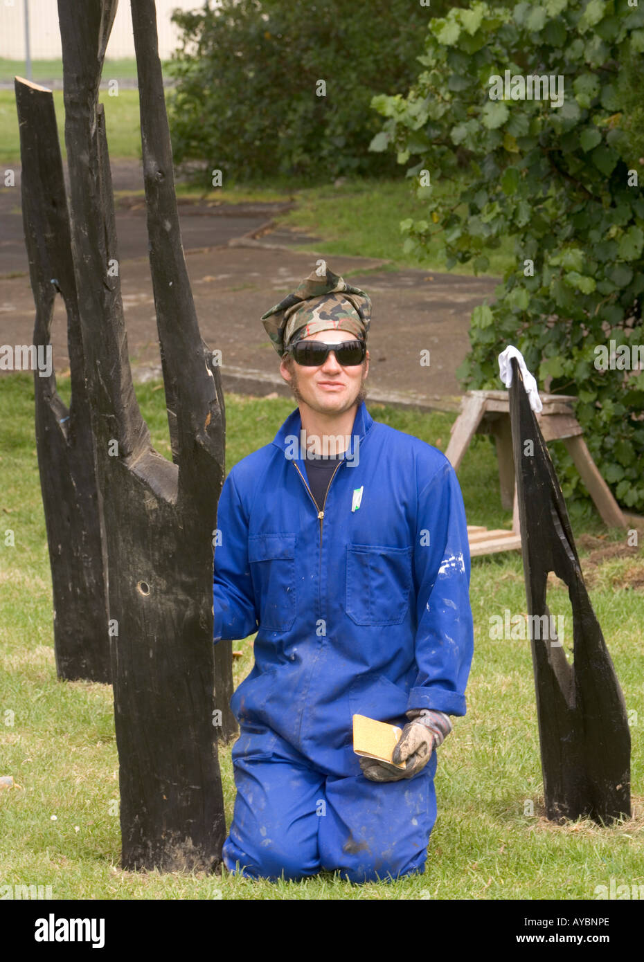 Artist carving sculpture hi-res stock photography and images - Alamy