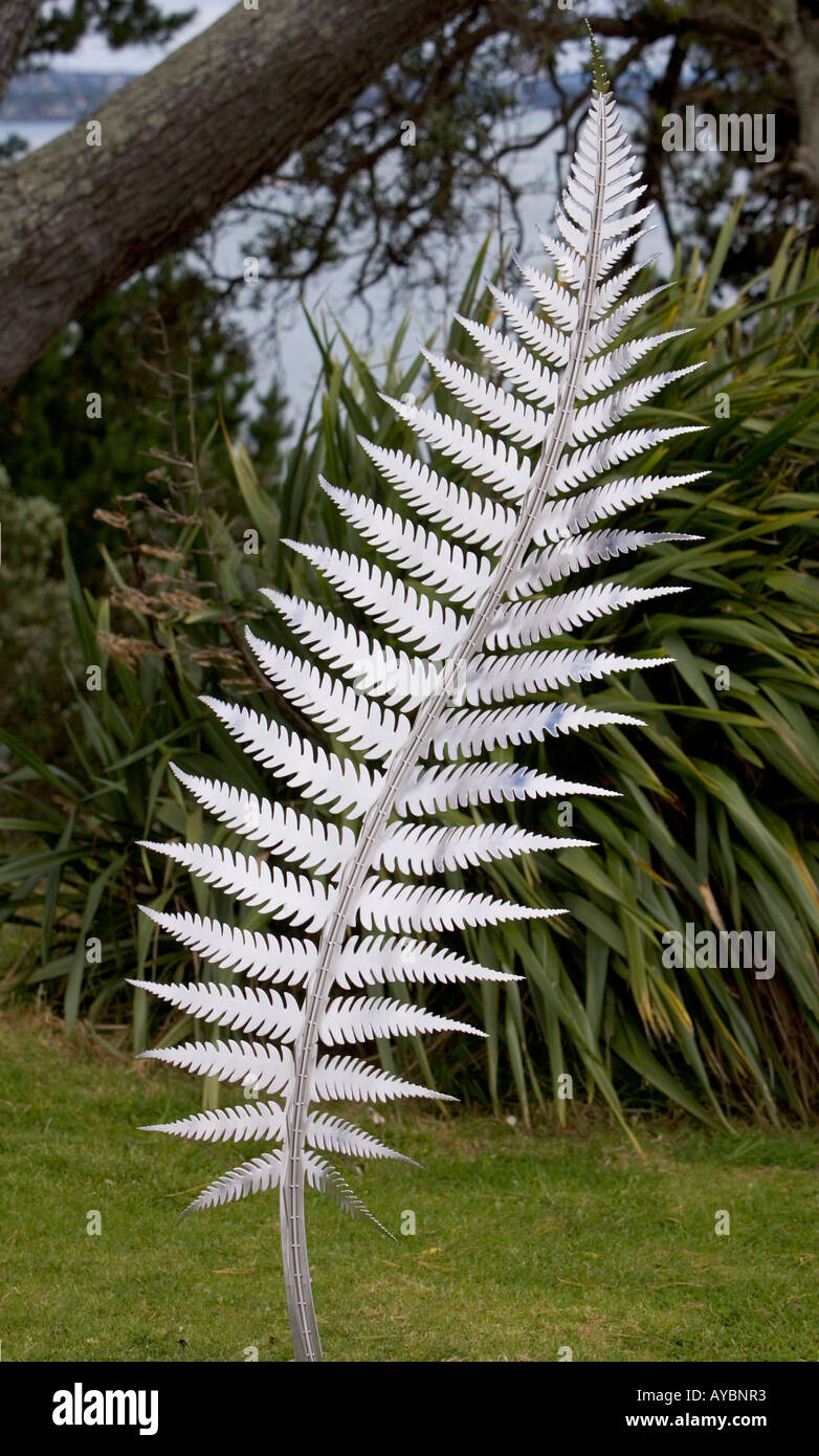 Silver fern sculpture hi-res stock photography and images - Alamy