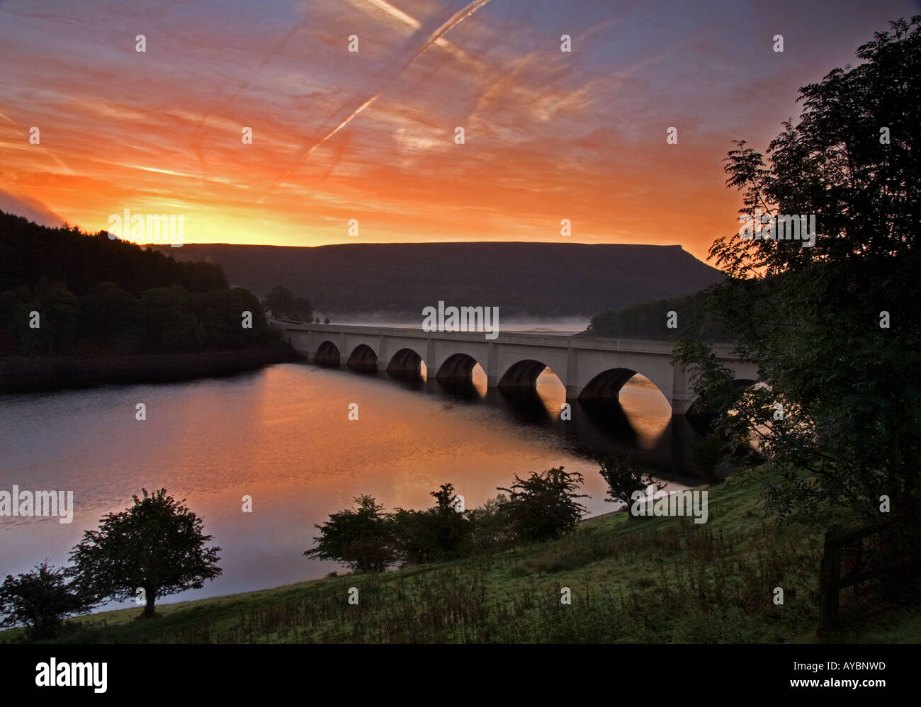 Sunrise Over Derwent and Ladybower Reservoirs, Peak District National ...