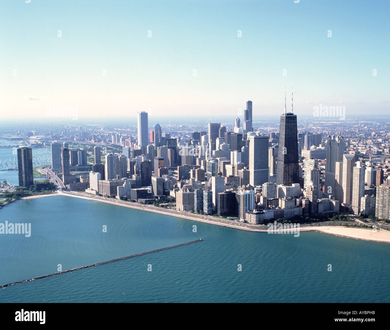 Lake michigan chicago city skyline hi-res stock photography and images ...