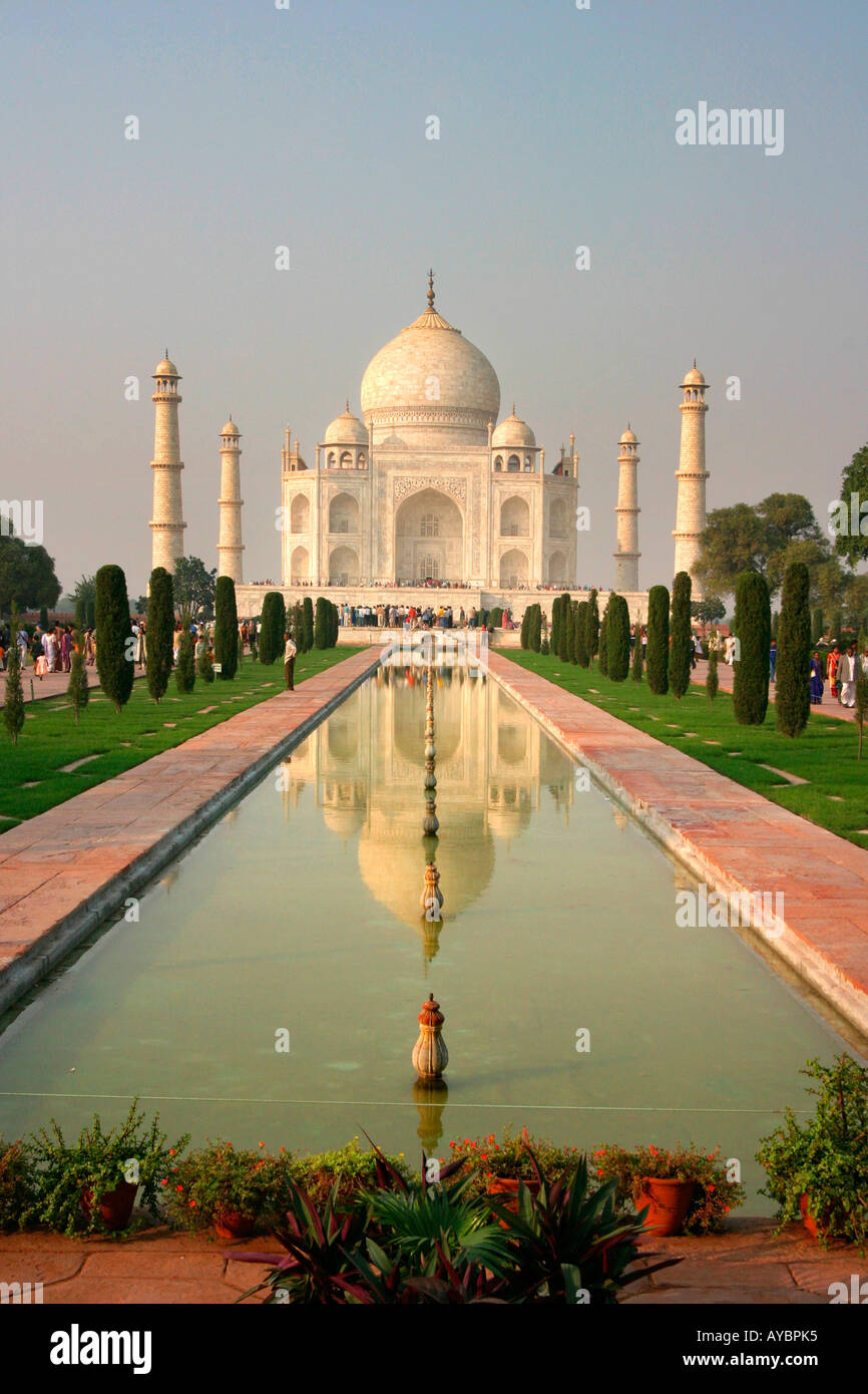 Chhatri of taj mahal hi-res stock photography and images - Alamy