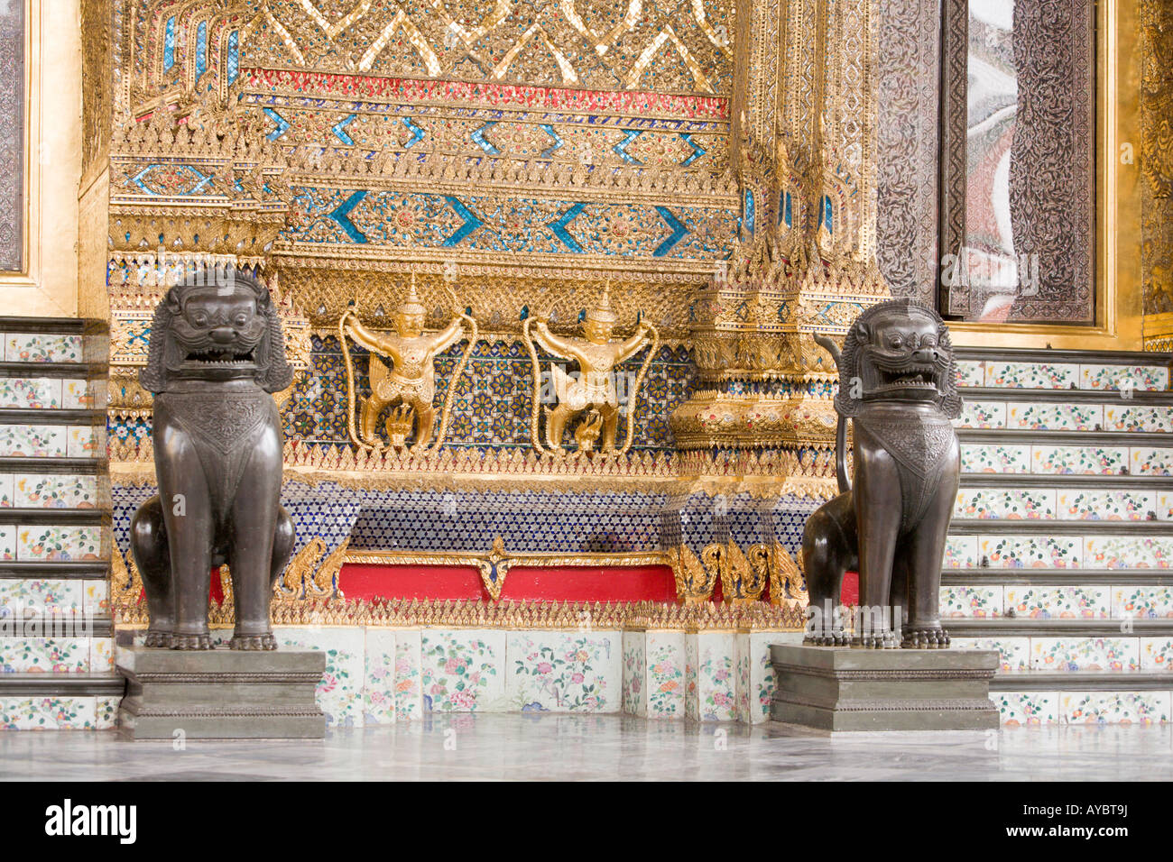 Emerald Buddha Palace Bangkok Stock Photo - Alamy