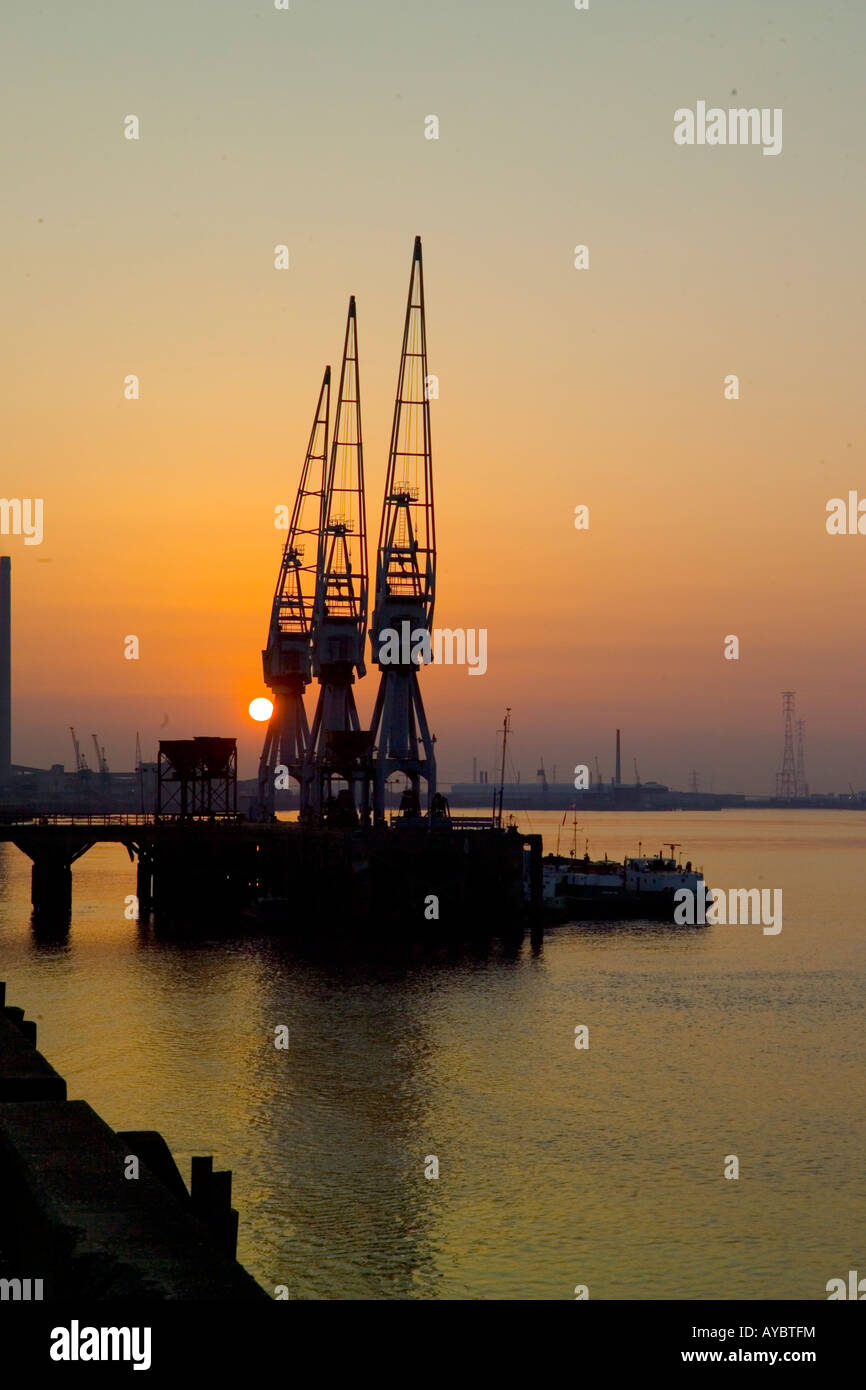 Gravesend pier gravesend kent england hi-res stock photography and ...