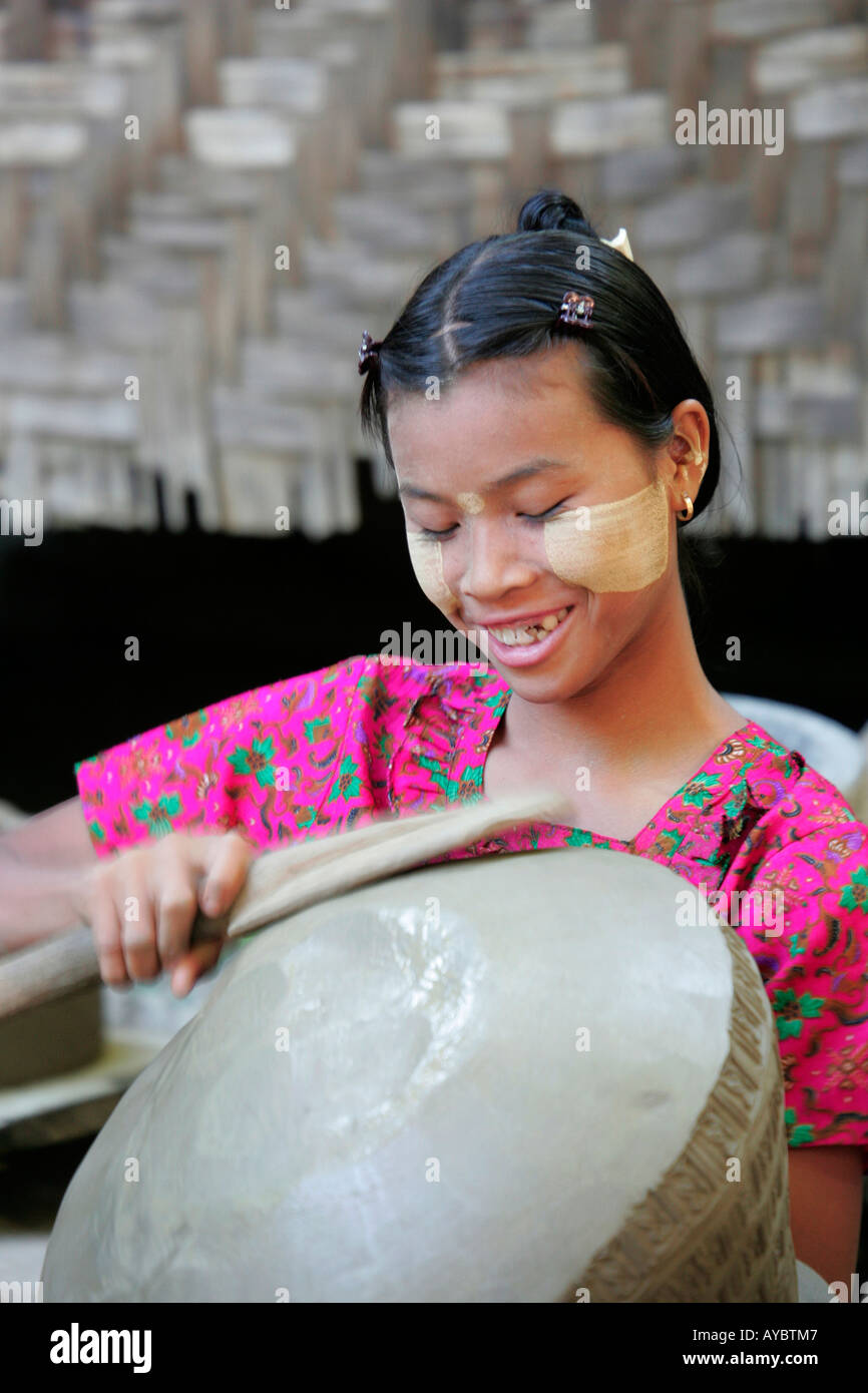 Myanmar pottery making hi-res stock photography and images - Alamy