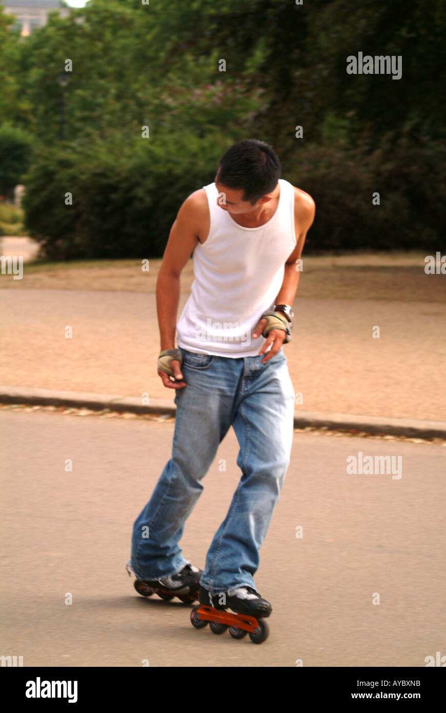 Man rollerblading in Hyde Park London Stock Photo - Alamy