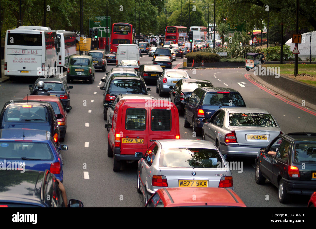 Rush hour traffic in Park Lane London Stock Photo - Alamy