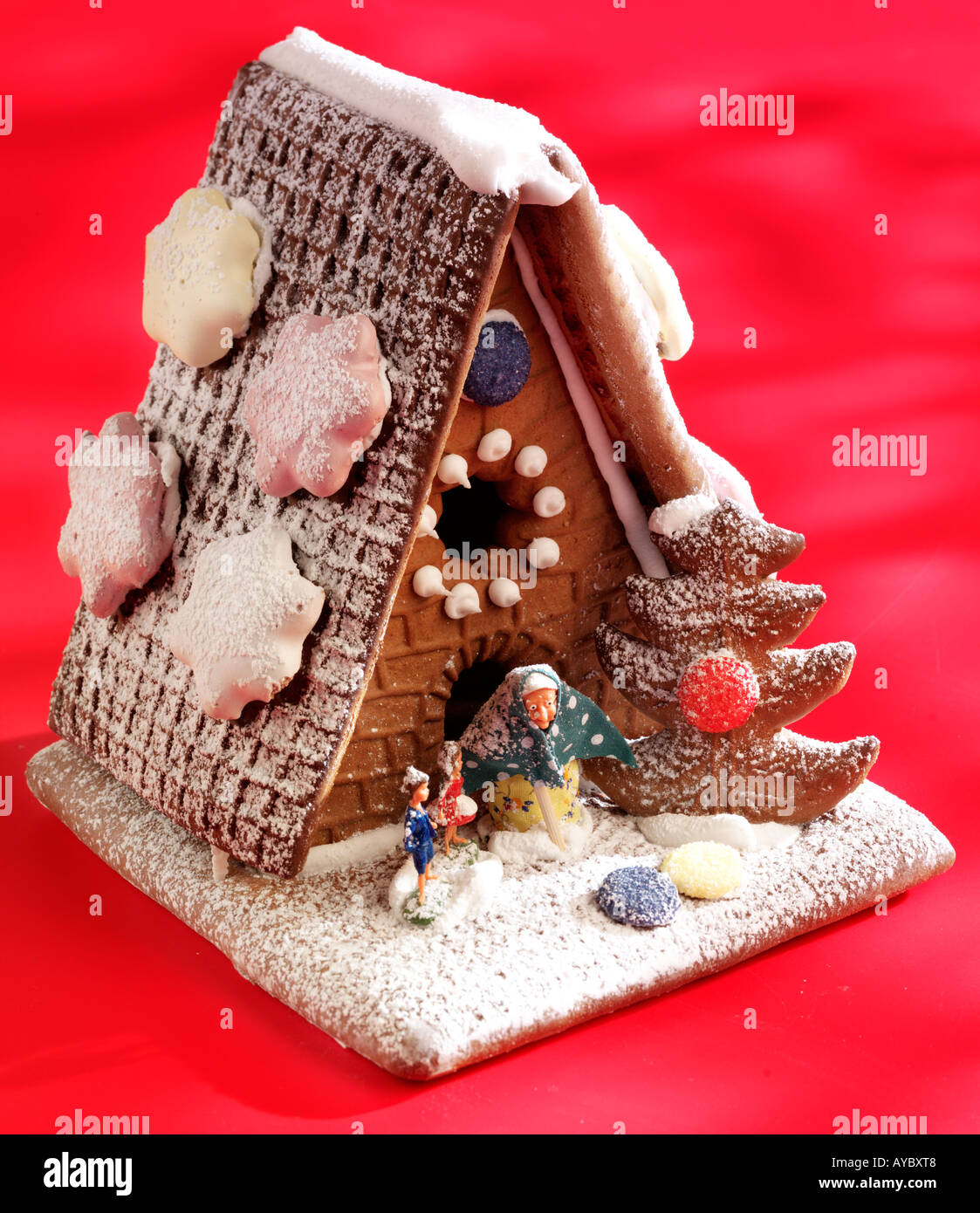 CHRISTMAS GINGERBREAD HOUSE Stock Photo - Alamy
