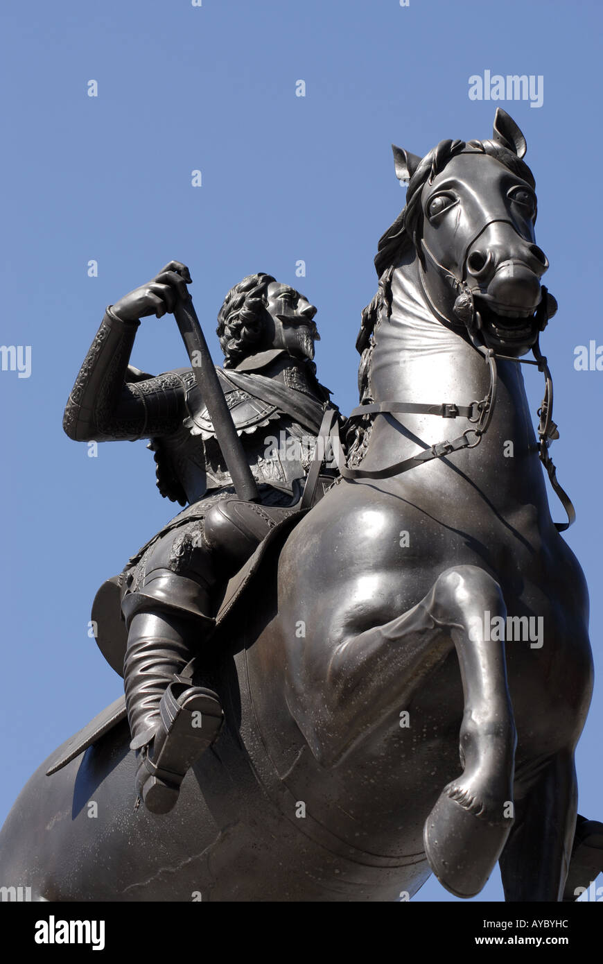 Statue of King Charles I in Trafalgar Square London Stock Photo - Alamy
