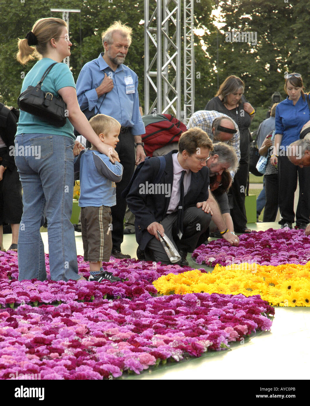 First anniversary memorial to the July 7th 2005 London bombings in ...