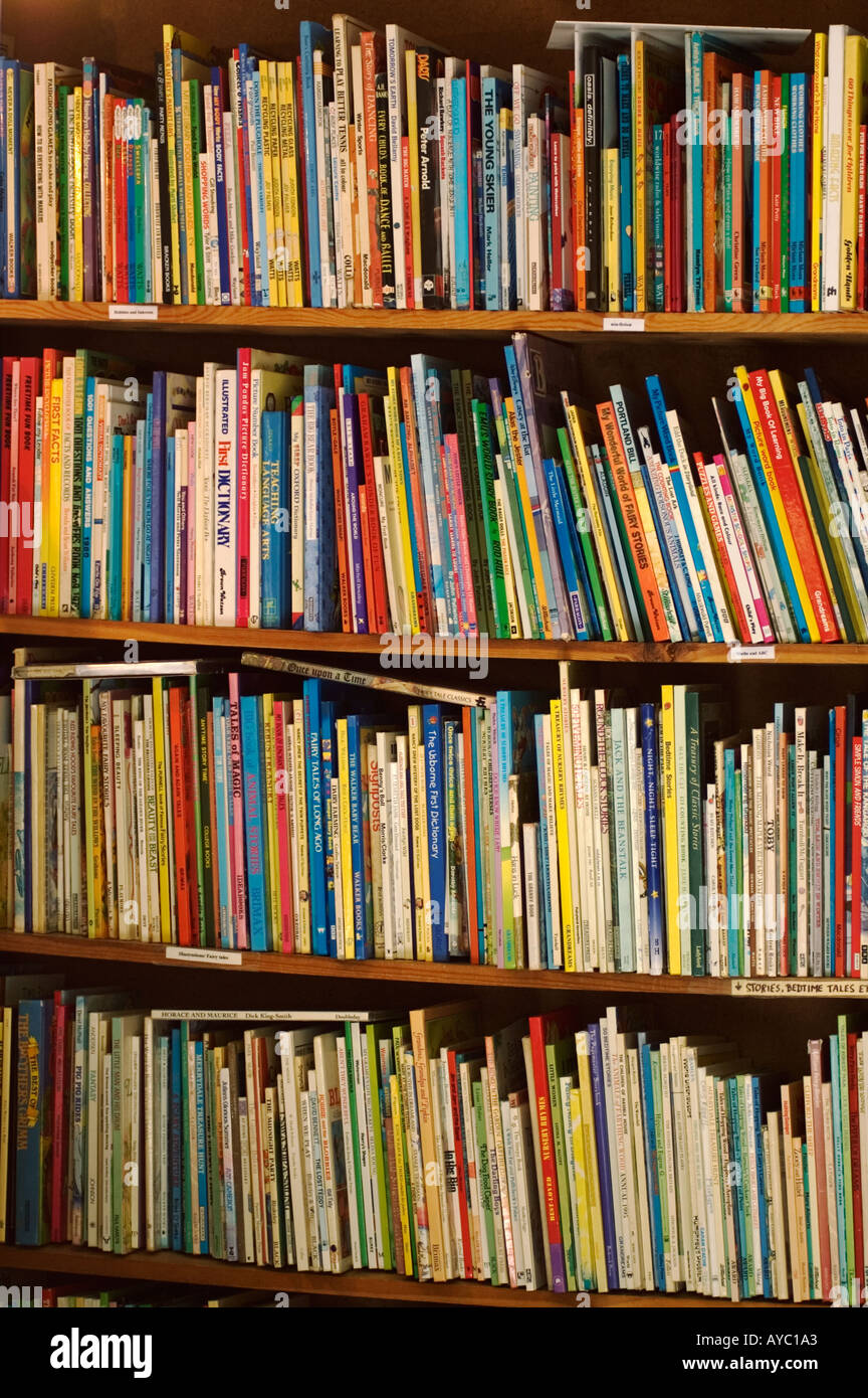 Comics on shelves hi-res stock photography and images - Alamy