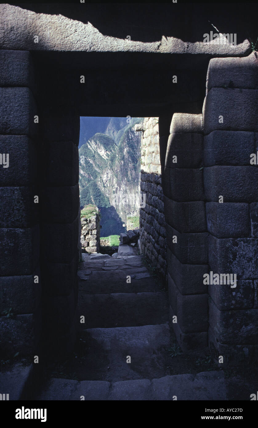 Stone doorway Machupicchu Peru Stock Photo - Alamy