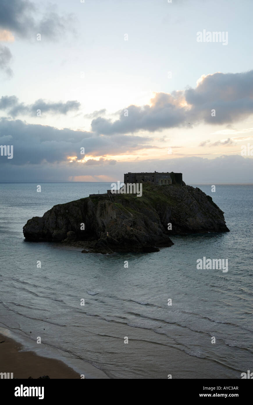 Day break over St Catherine's island,Tenby,Dinbych-y-Pysgod,Dyfed ...