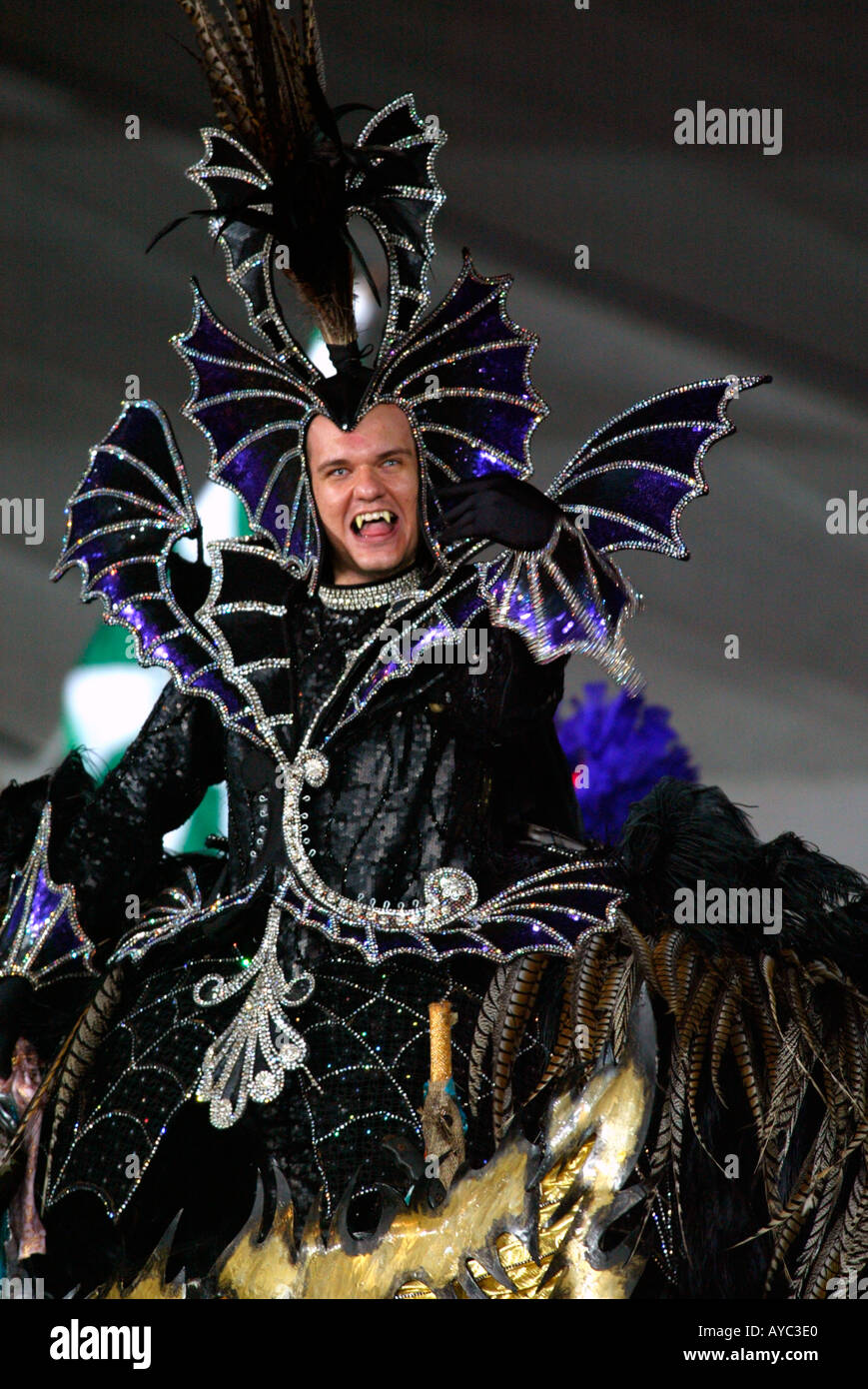 Rio carnival dancers man hi-res stock photography and images - Alamy