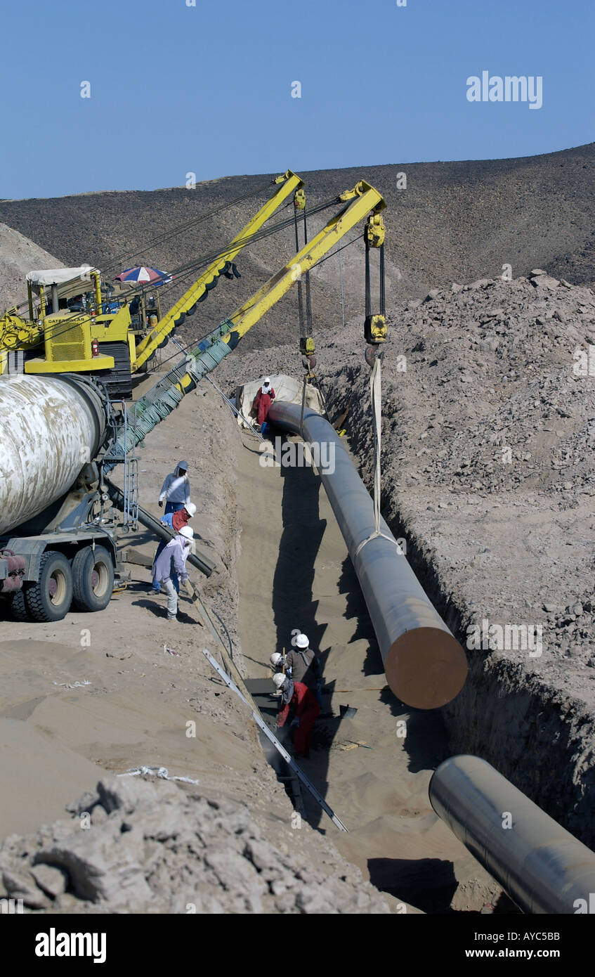 Gas Pipeline contruction in the Afican Desert Stock Photo - Alamy