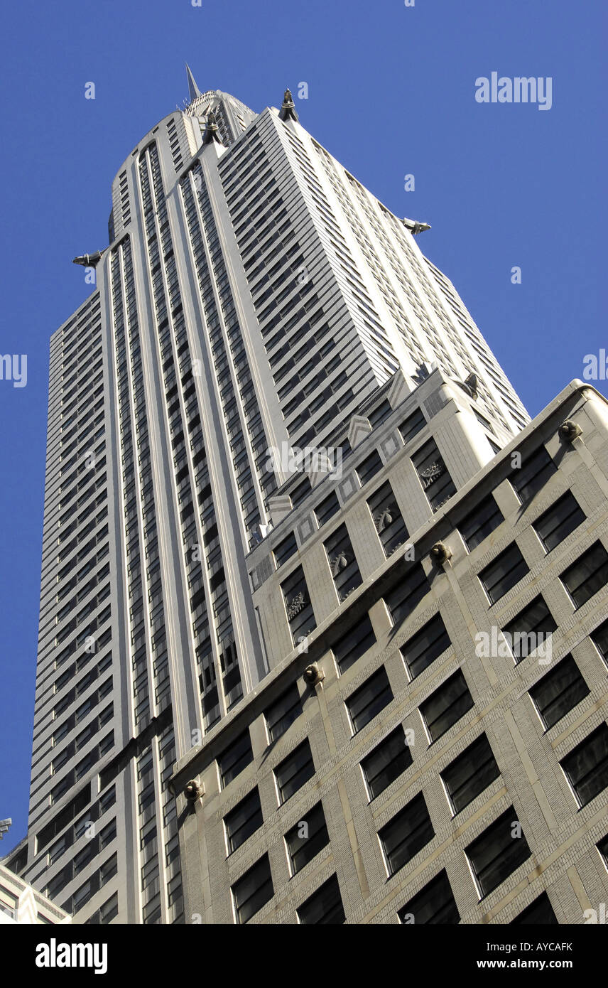 Chrysler building from street level hi-res stock photography and images ...