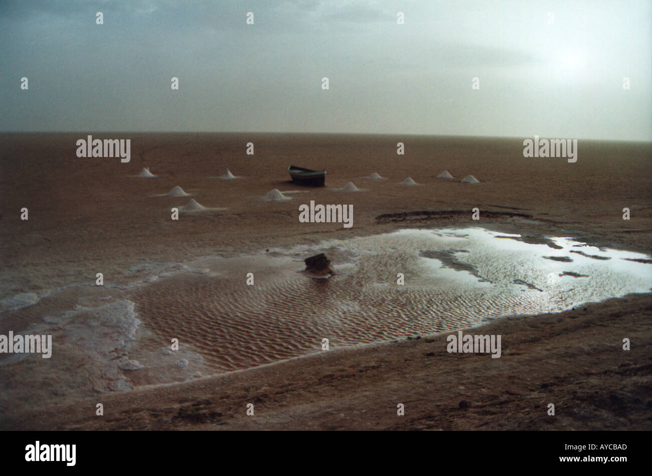 salt flats in the sahara desert Stock Photo - Alamy