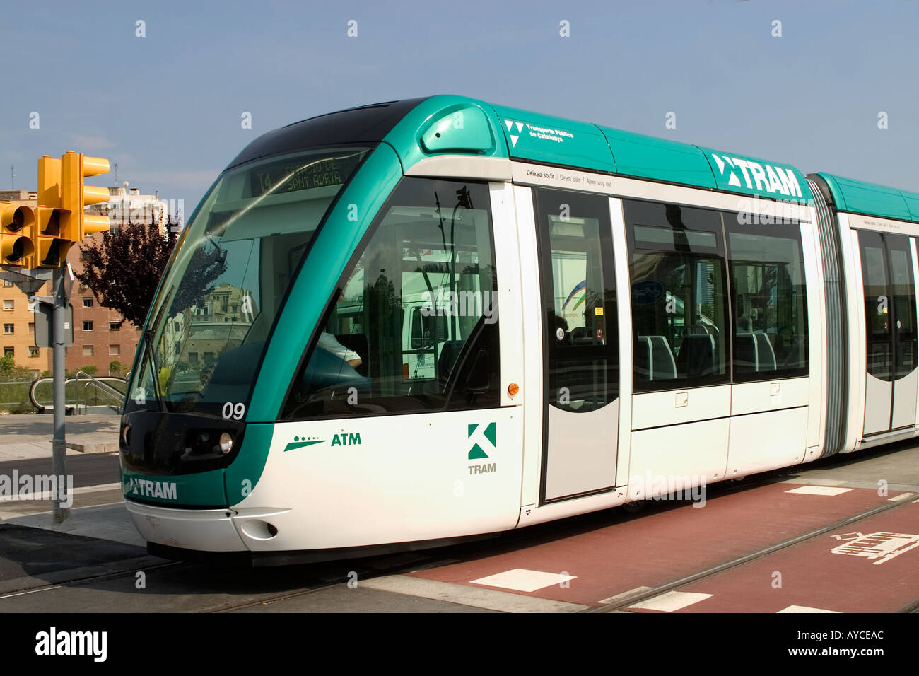 Overground tram hi-res stock photography and images - Alamy