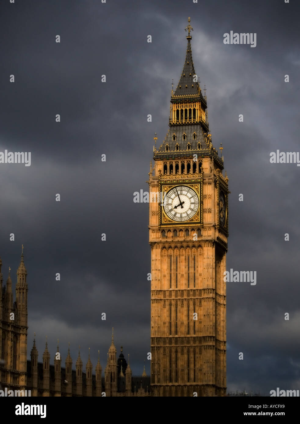 Gloomy london clock tower hi-res stock photography and images - Alamy