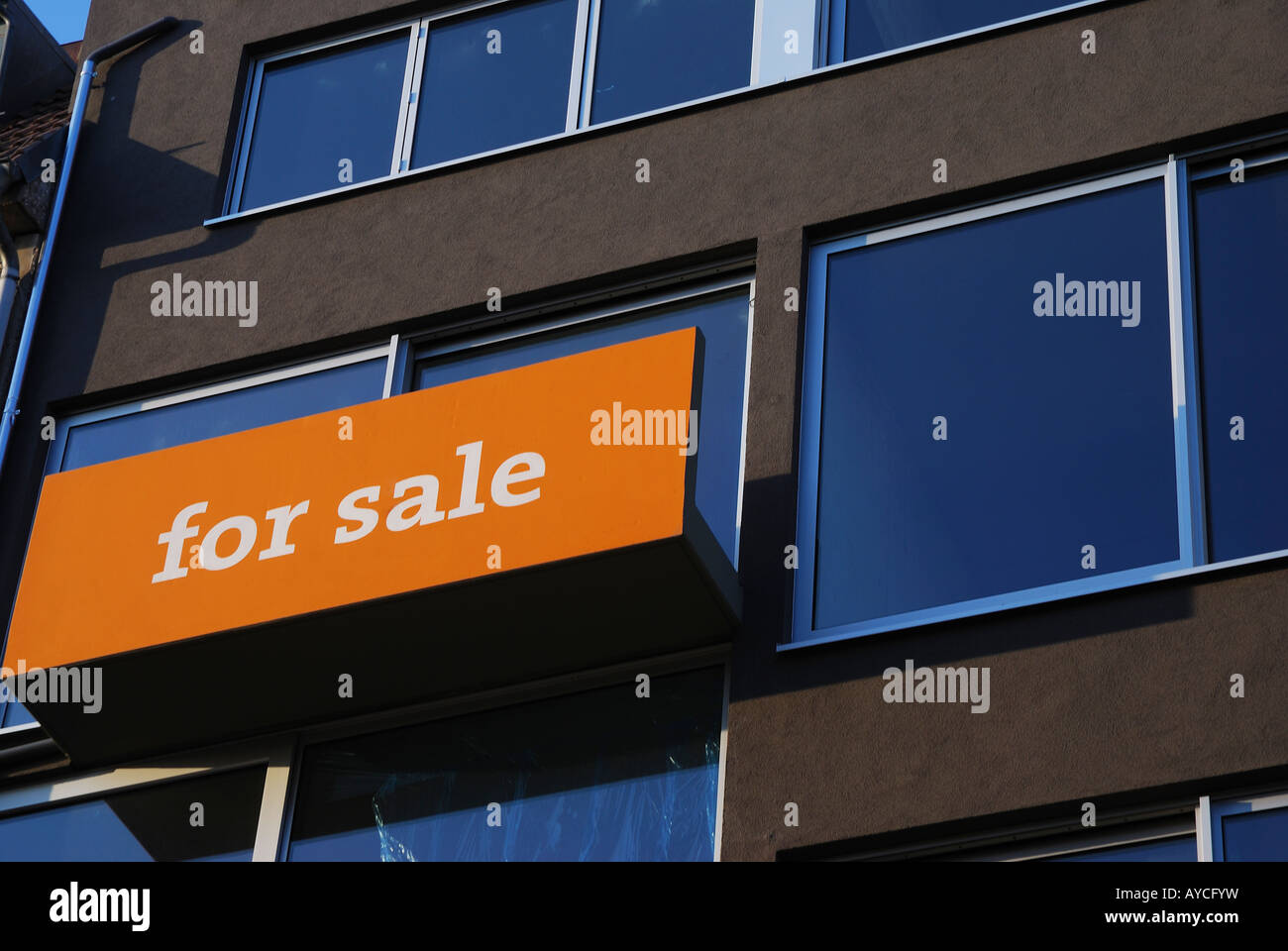 For sale sign on new building Stock Photo - Alamy