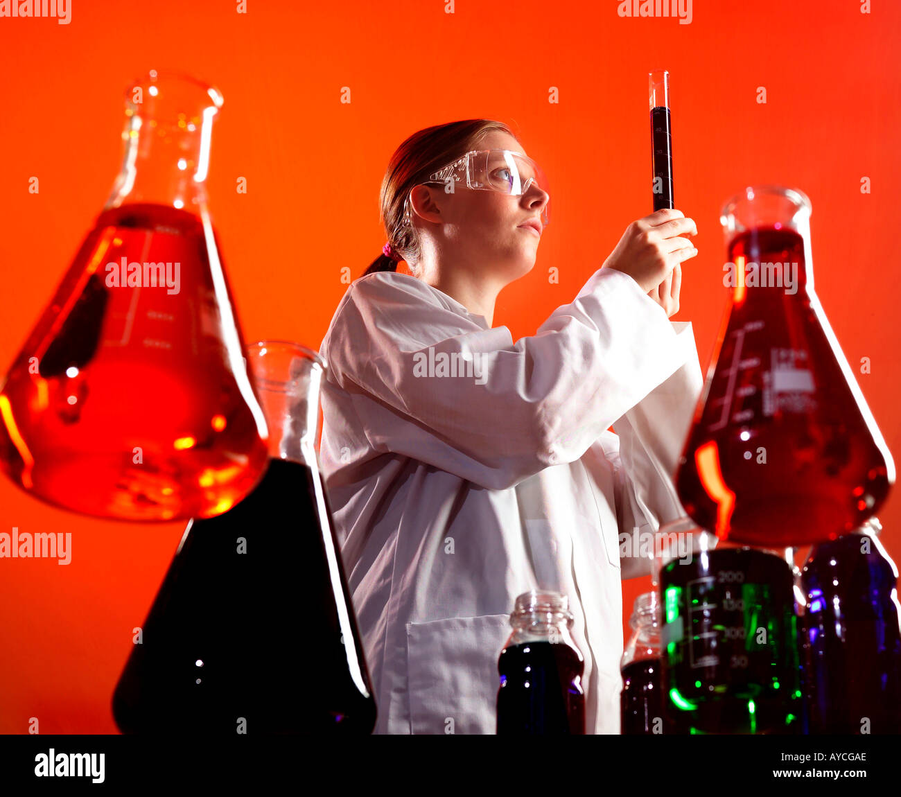 Liquid beakers red blue hi-res stock photography and images - Alamy