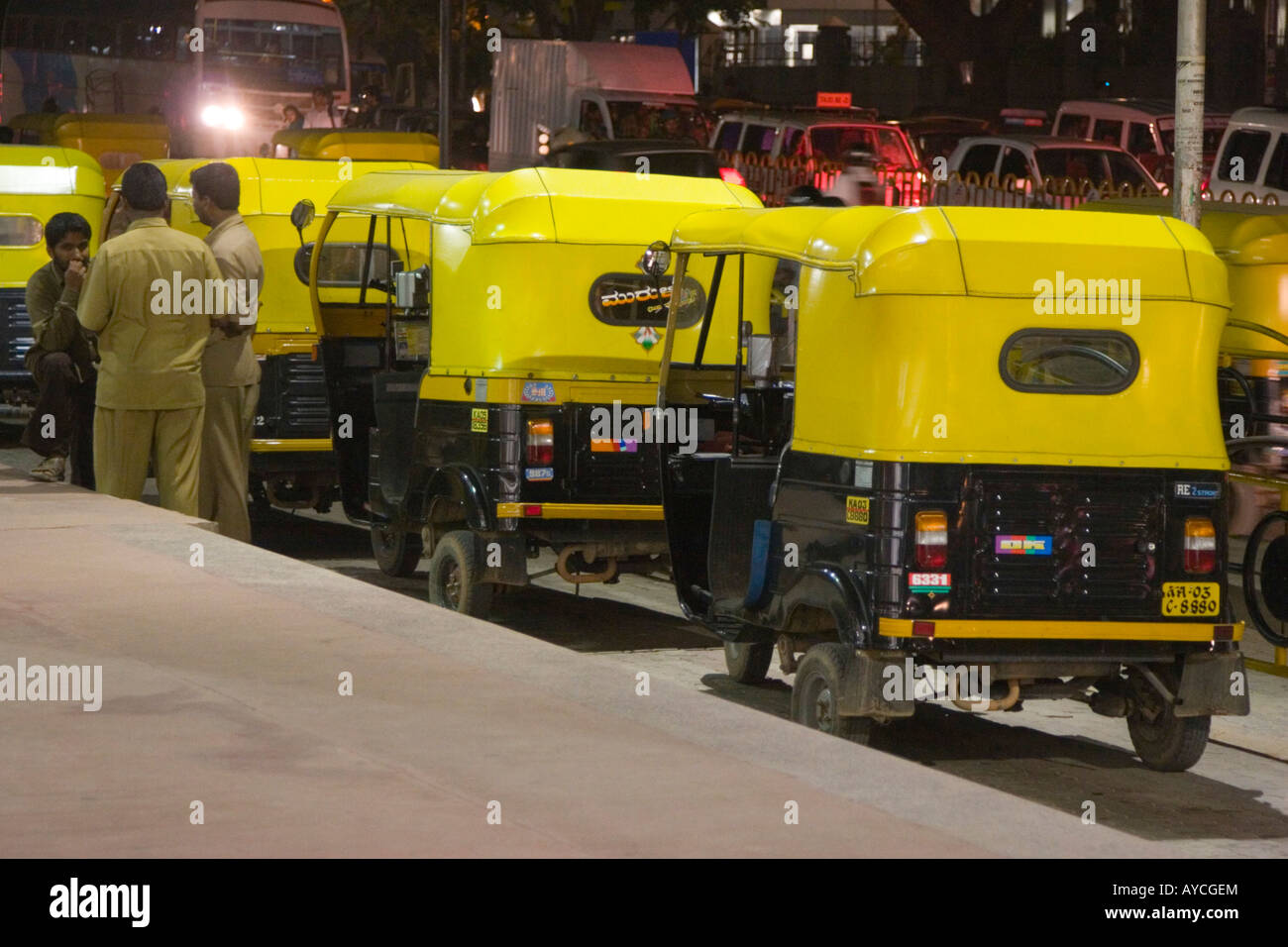 Drivers queue hi-res stock photography and images - Alamy