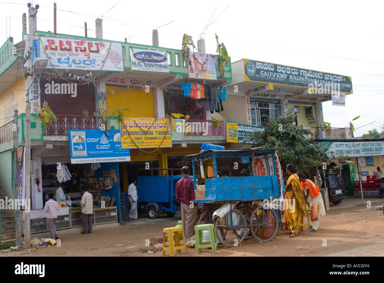 Shops and crowded street scene in Mysore India Stock Photo - Alamy