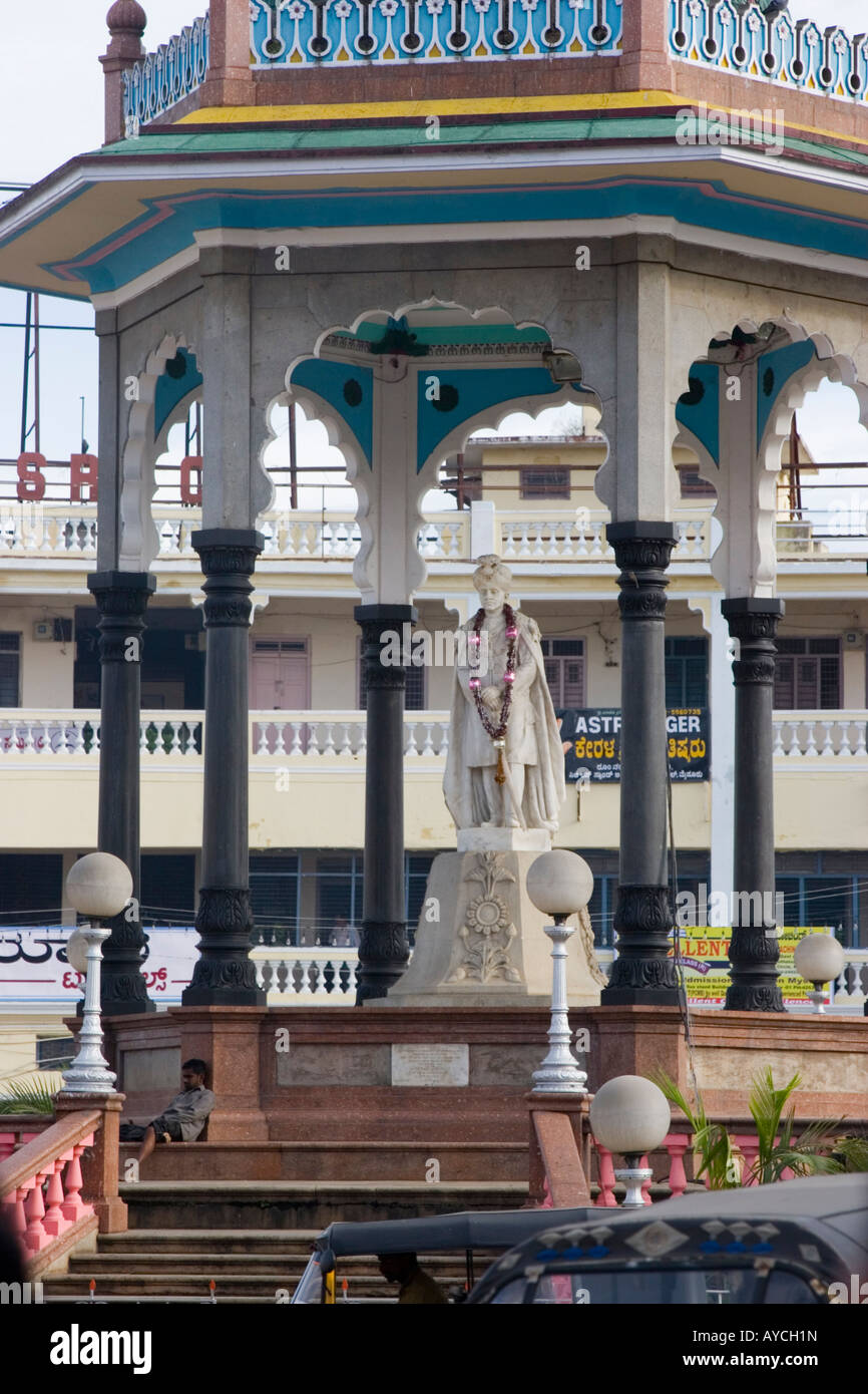 Statue of a king of Mysore in Mysore India Stock Photo - Alamy