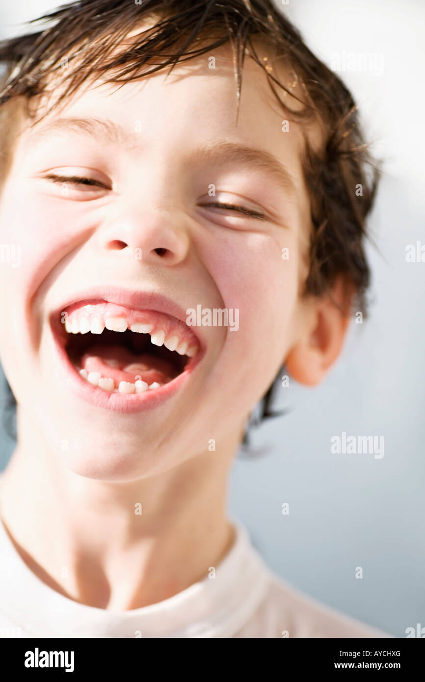Giggle laugh laughing teeth hi-res stock photography and images - Alamy
