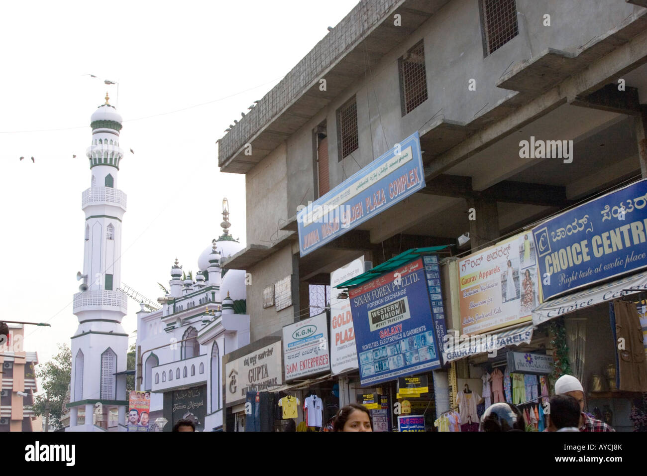 A mosque and street scene in Bangalore India Stock Photo - Alamy
