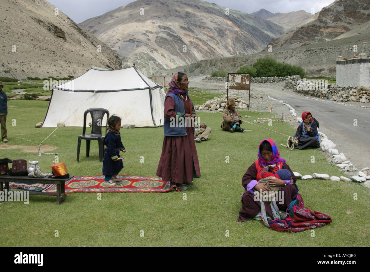 A nomad camp encountered on the upland plain of Ladakh Stock Photo - Alamy