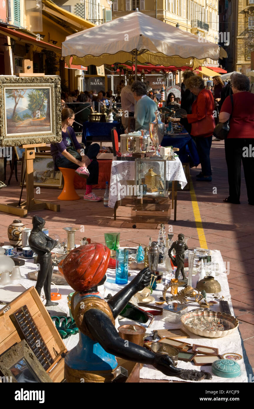 Market stall objets hi-res stock photography and images - Alamy