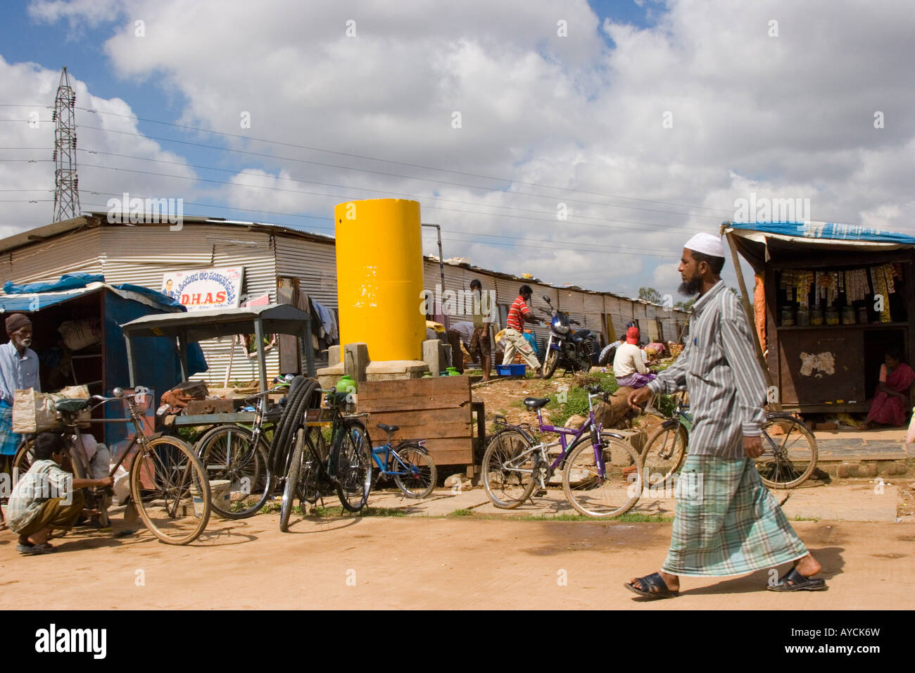 Scruffy street scene hi-res stock photography and images - Alamy