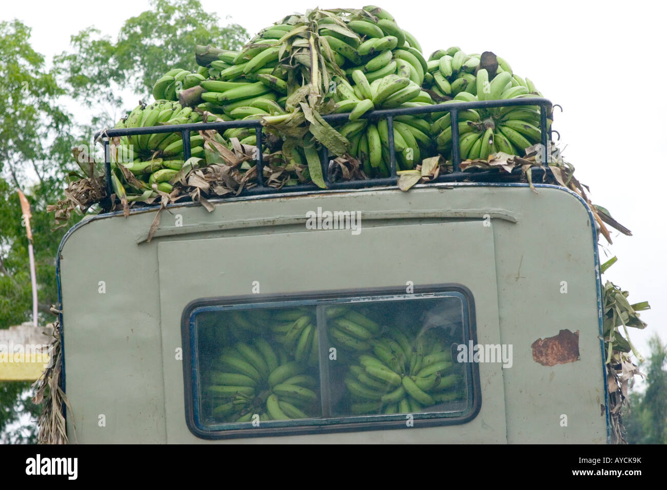 Overloaded indian lorry hi-res stock photography and images - Alamy