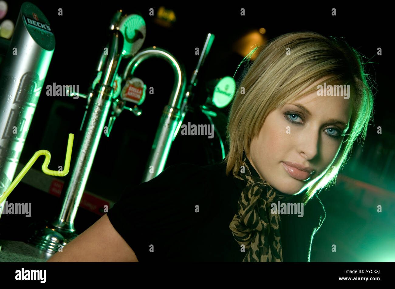 Woman wait waiting bar hi-res stock photography and images - Alamy
