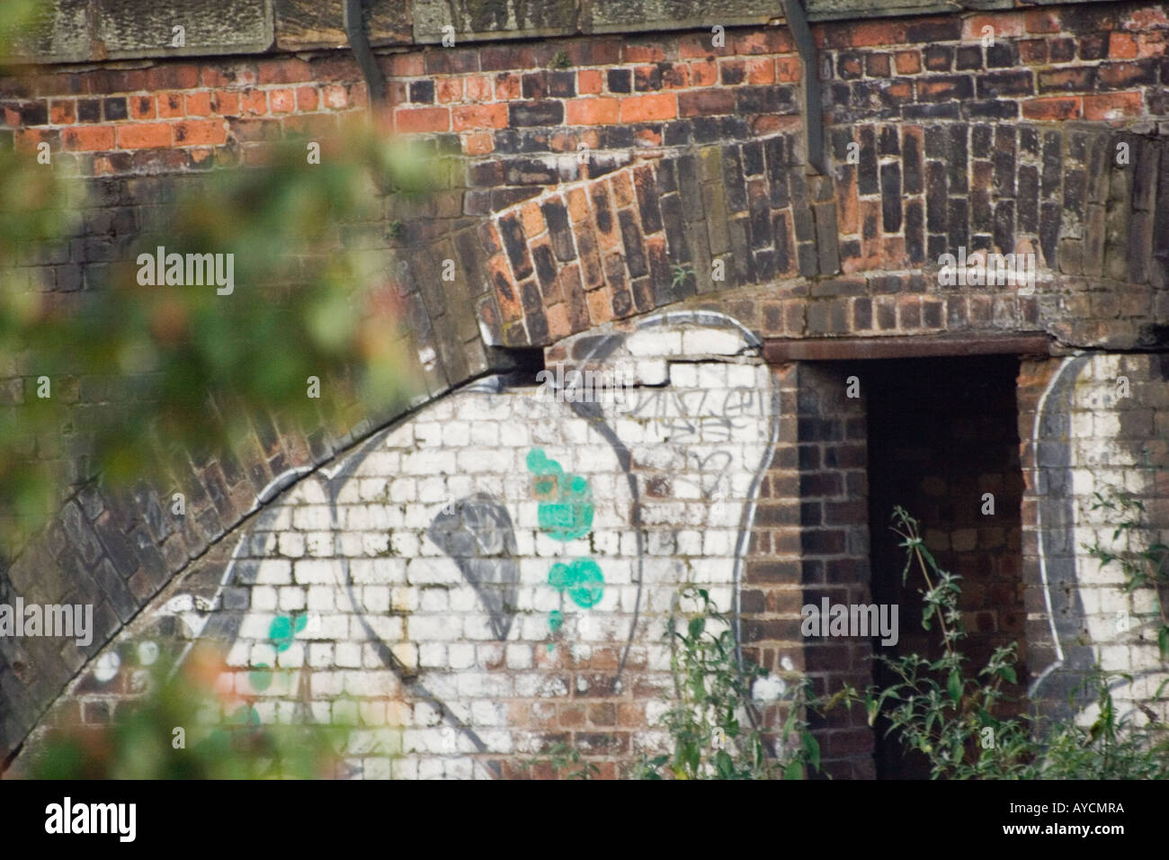 Spray paint mural hi-res stock photography and images - Alamy