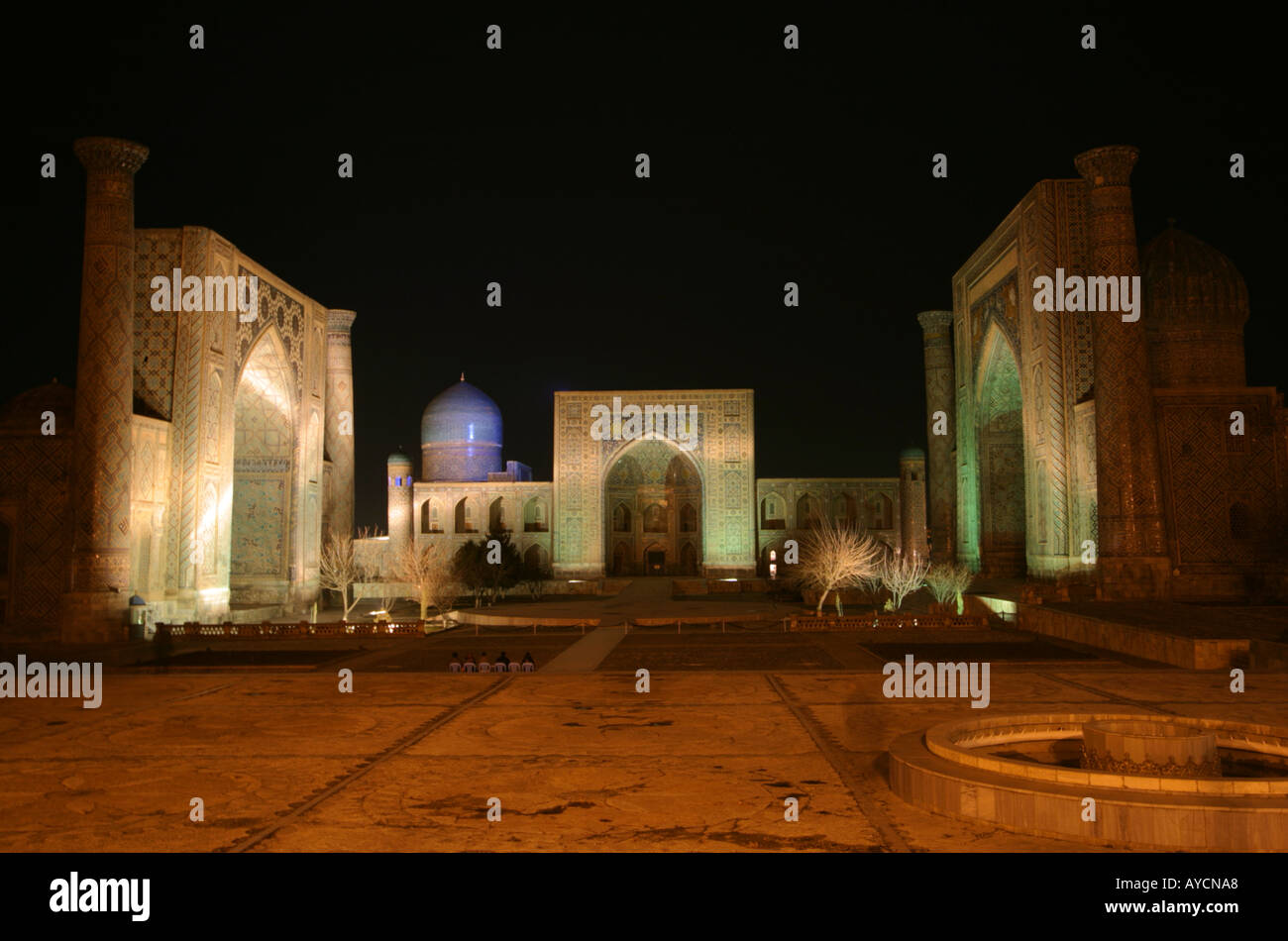 Uzbekistan night architecture hi-res stock photography and images - Alamy
