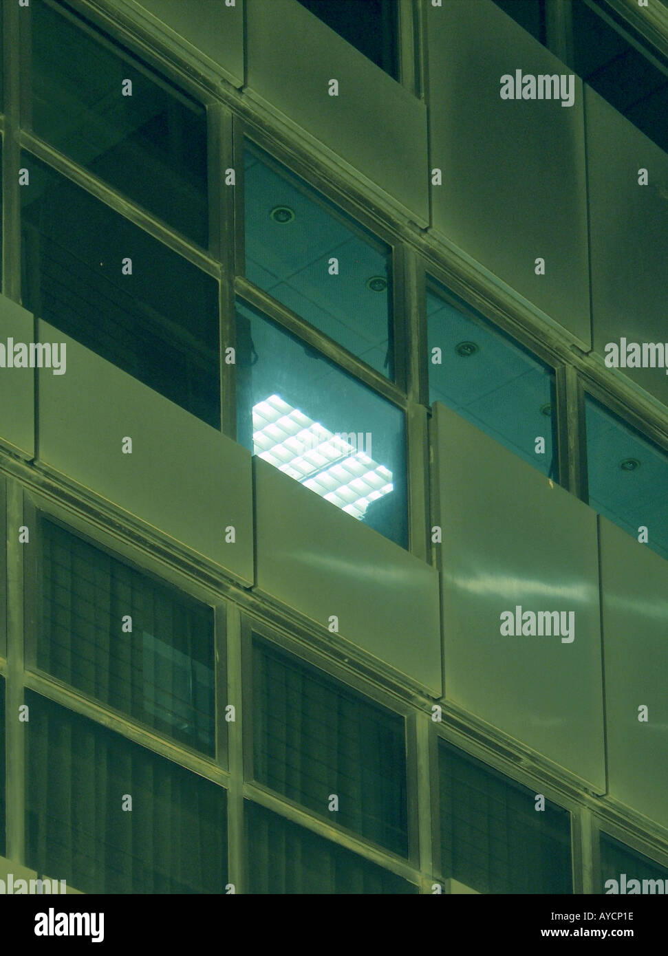 Lights on in office block hi-res stock photography and images - Alamy