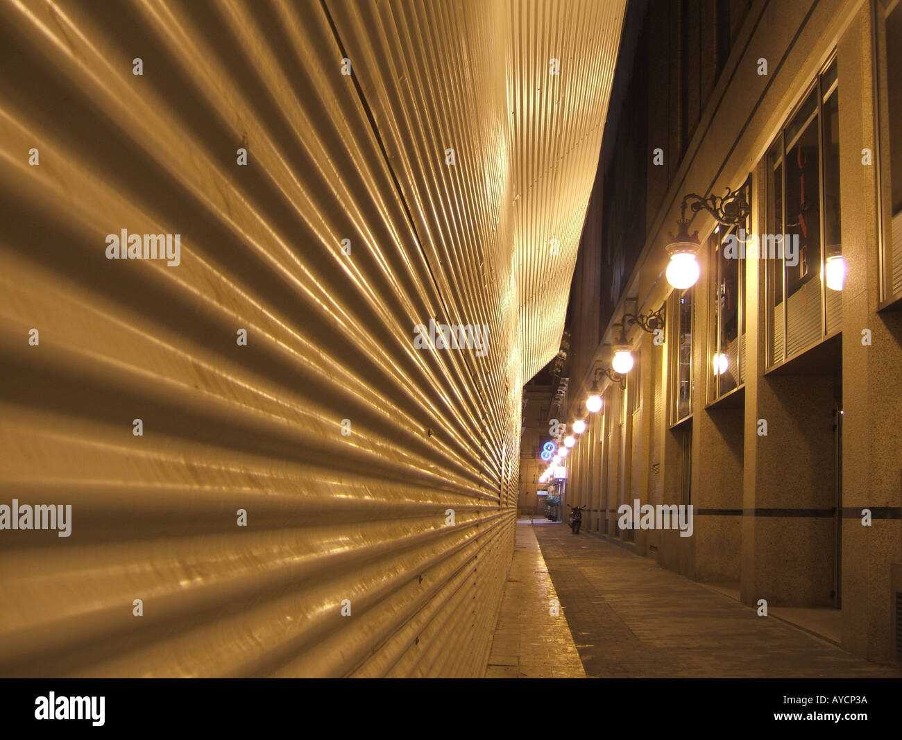 empty alley way at night Stock Photo - Alamy