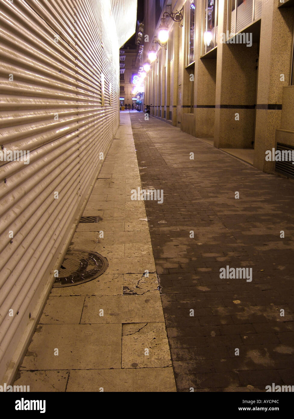 empty alley way at night Stock Photo - Alamy