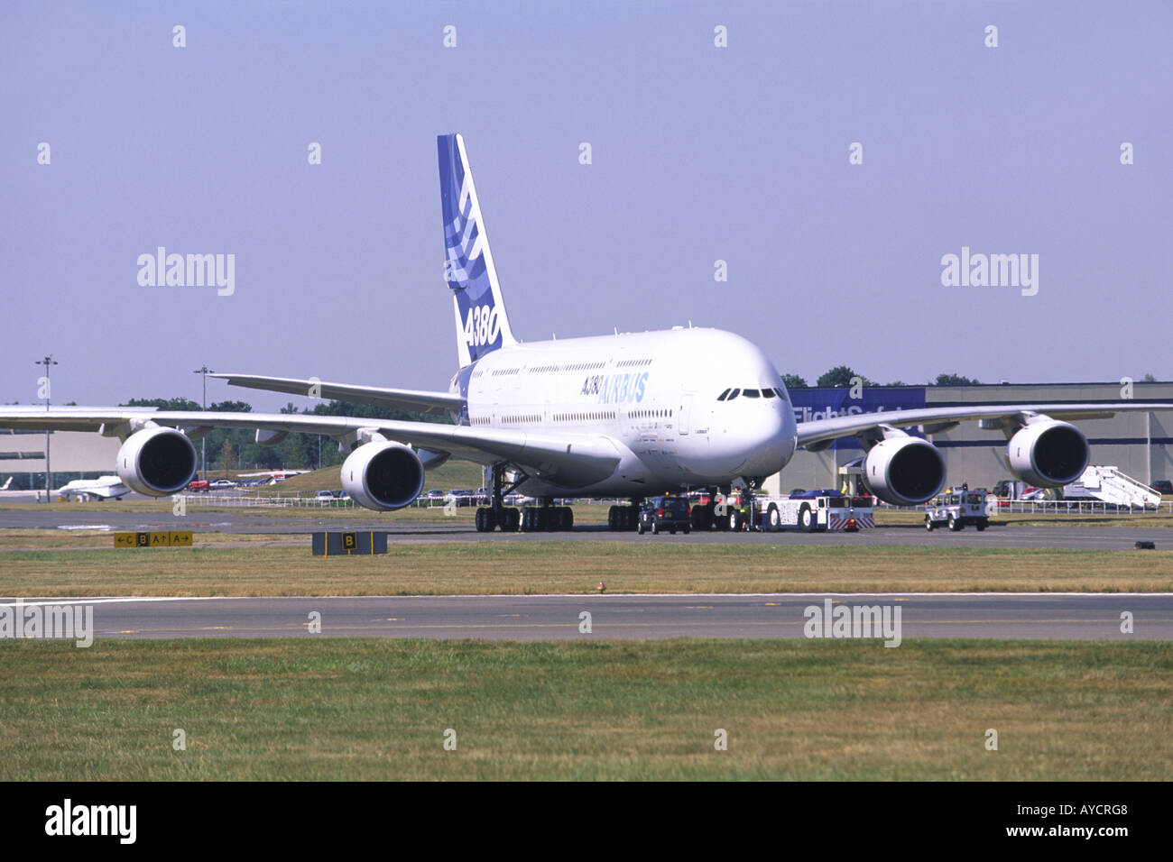 Worlds largest civil aircraft airbus hi-res stock photography and ...